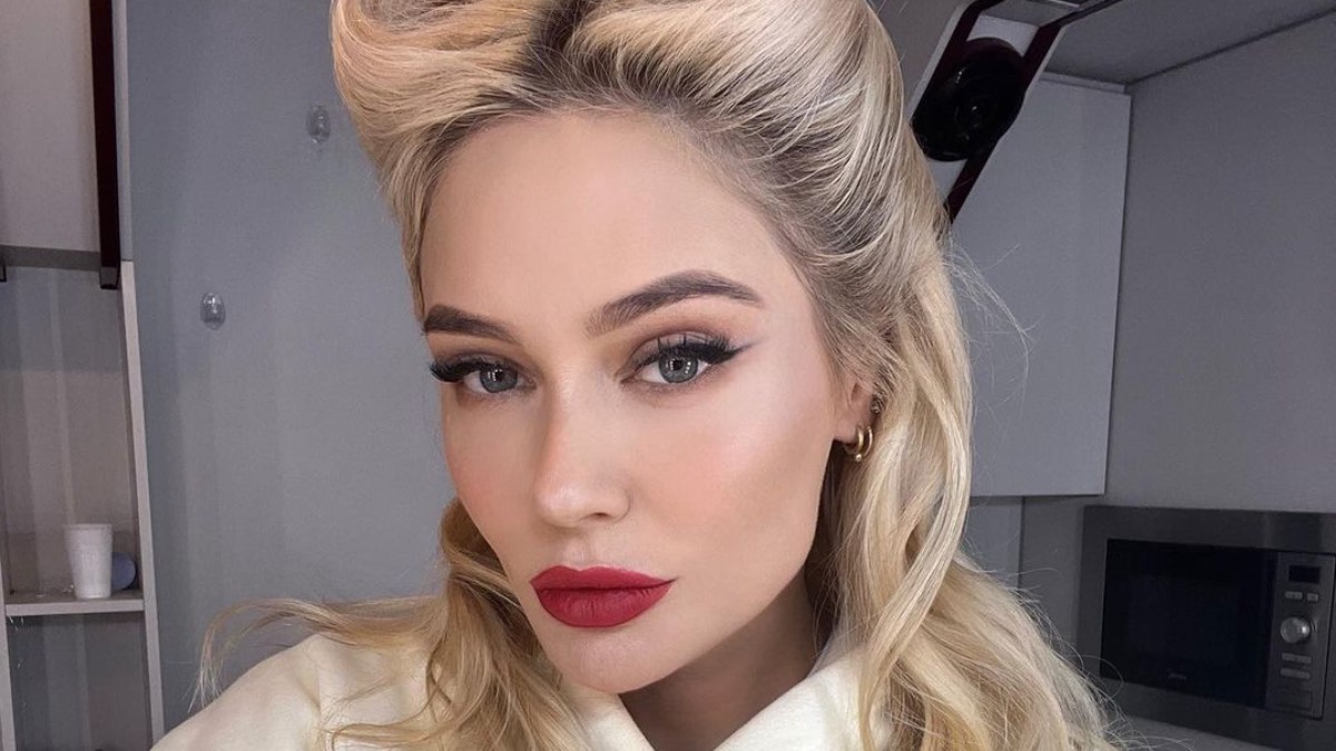 Довела пожилую даму до слез: Наталья Рудова подарила своей маме квартиру в Москве (видео)