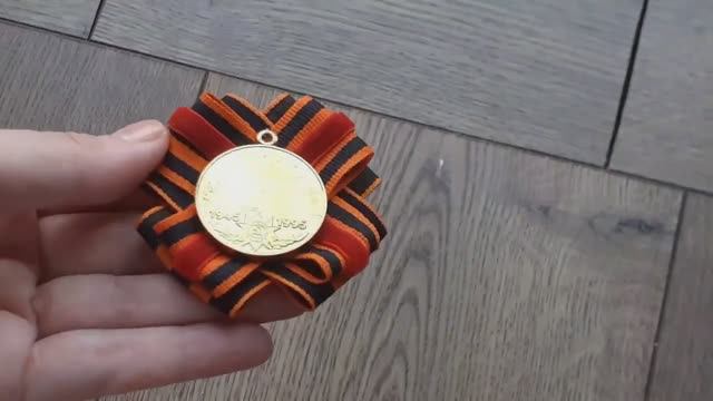 DIY. Как красиво носить георгиевскую ленточку. Сделай сам.