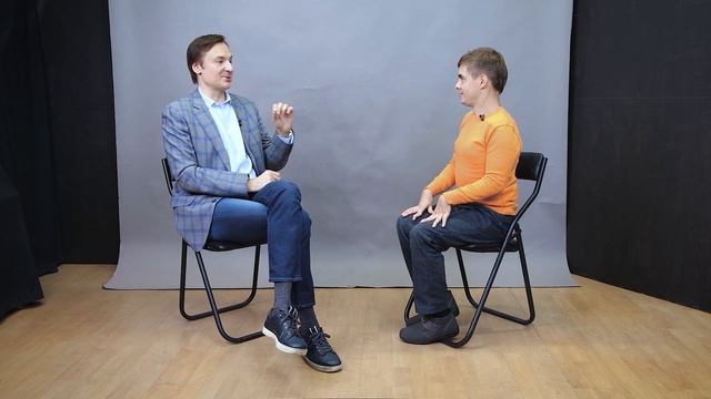 Интервью с писателем Павлом Санаевым, автором повести "Похороните меня за плинтусом"