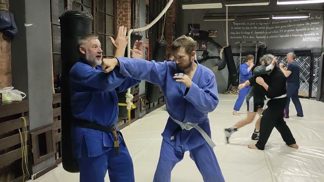 Напоминание на вход Коте Гаяси, правильно входим