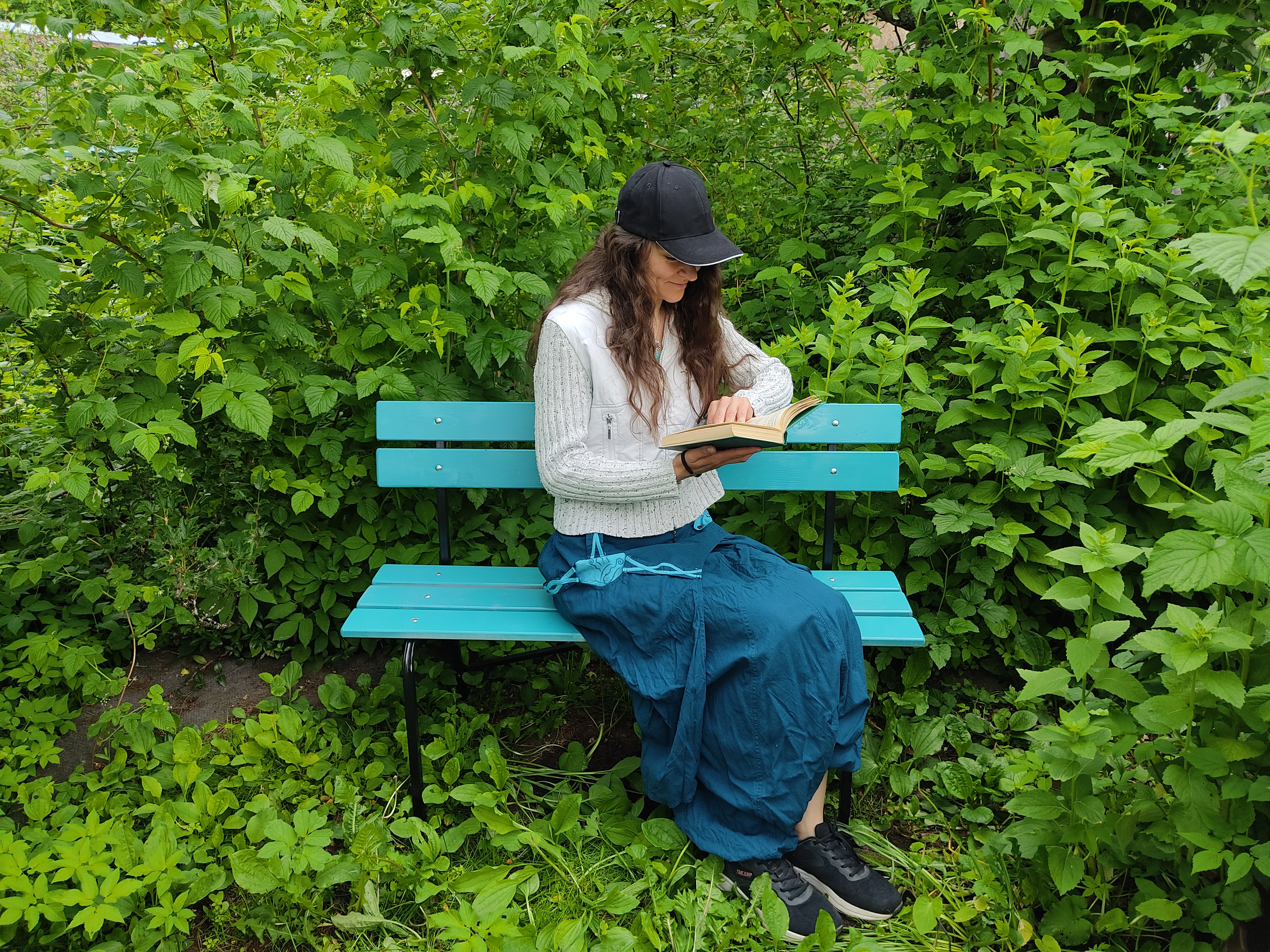 Доработал своими руками садовую скамейку из магазина