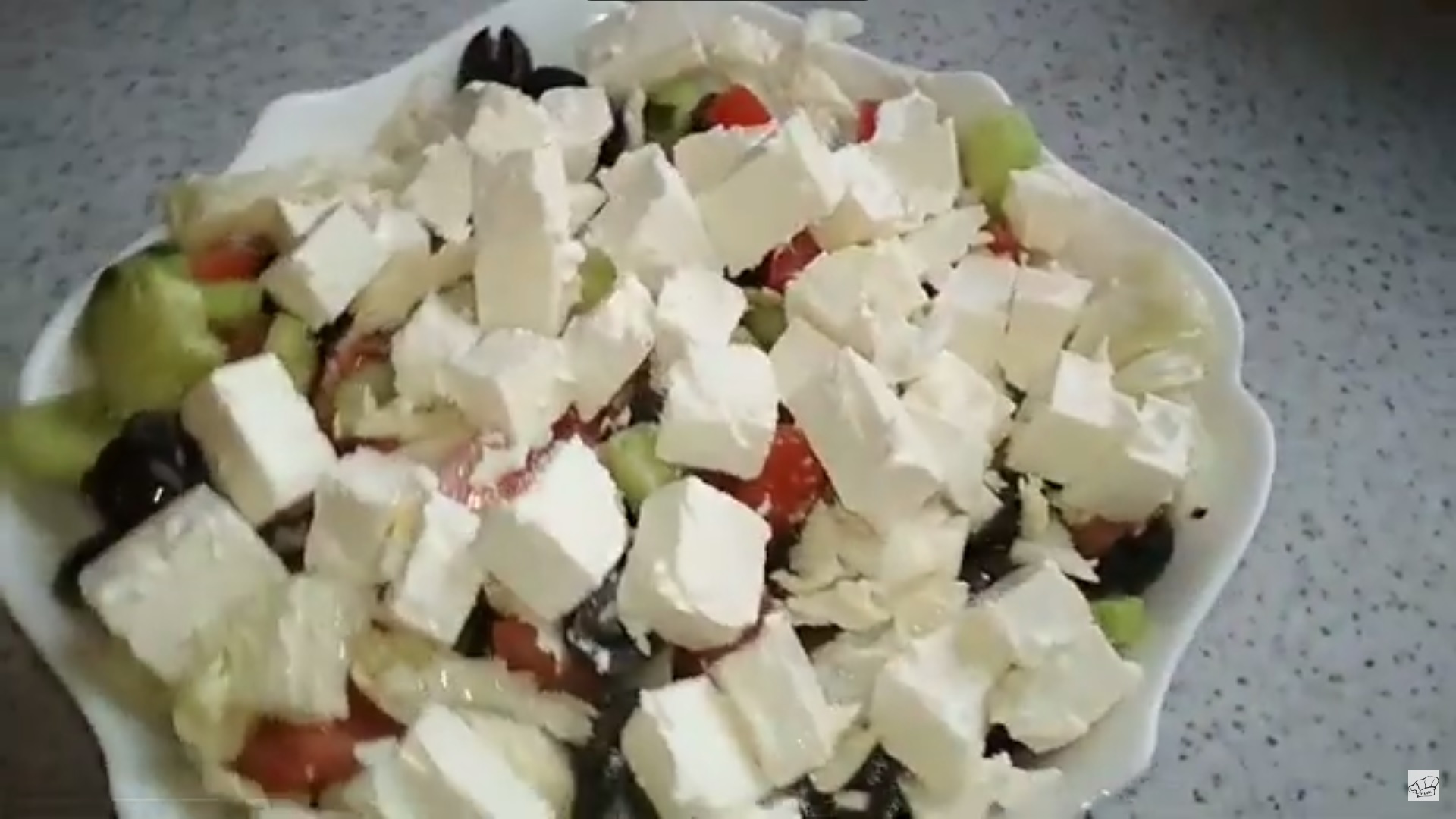 Лёгкий овощной салатик с брынзой.