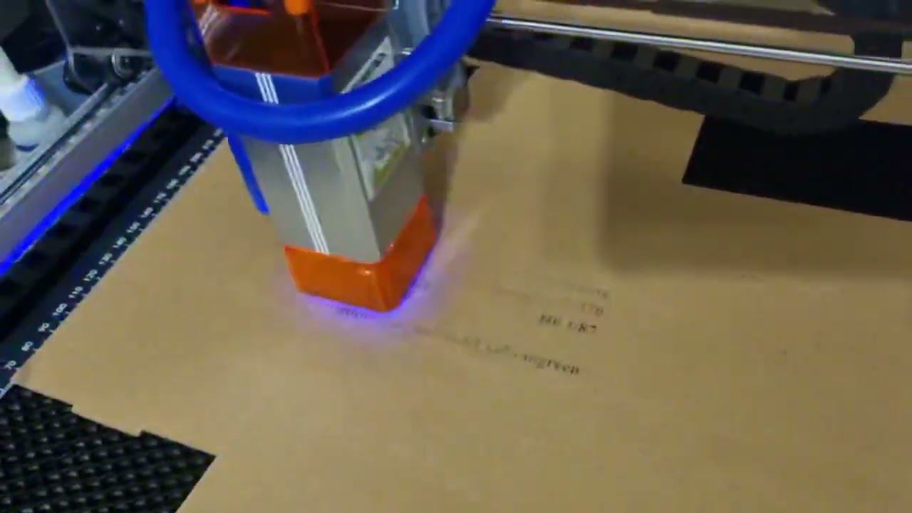 Процесс маркировки упаковки в мастерской Salivan Green