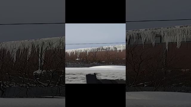 Ничё се?Какие огромные сосульки ?