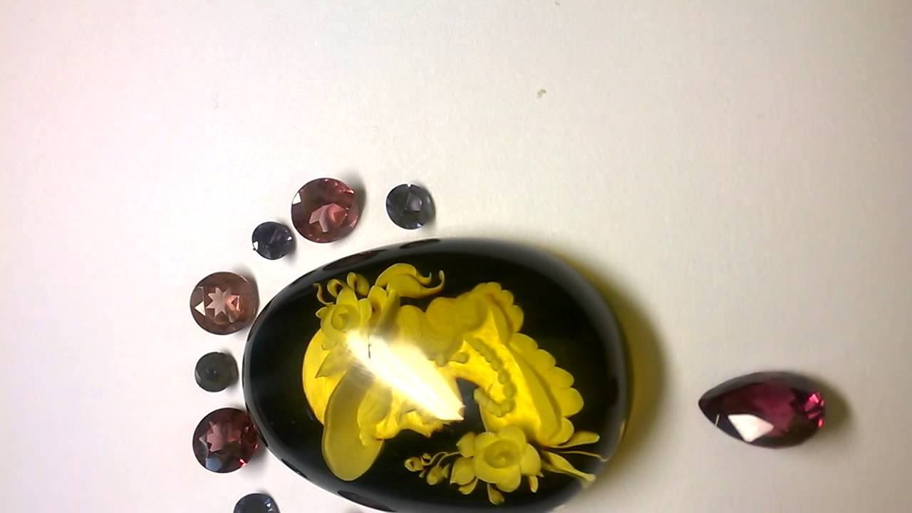 инталья на янтаре, родолит гранат круг + груша (капля) и гранат со сменой цвета круг