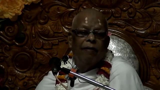 Шри Говинда Гиридхари - Он самый привлекательный и Его игры привлекательны