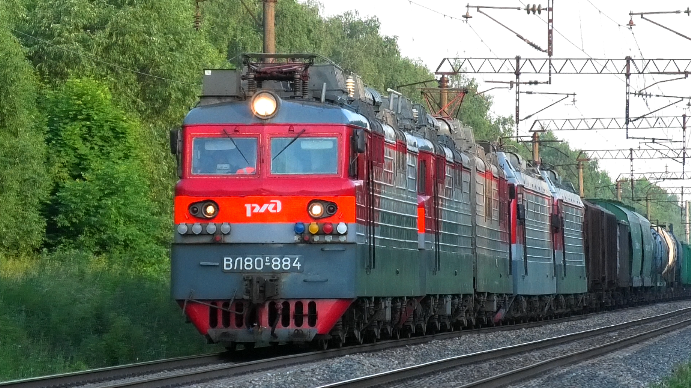 ВЛ80С-932/884 А с перегоняемыми ЭП1М-733 и 753, грузовым поездом и приветливой бригадой