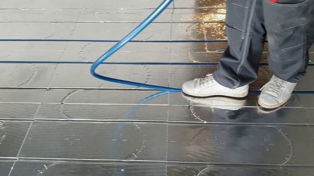 № 28. Теплый пол без стяжки  монтаж своими руками  часть 7  укладка трубы на прямых участках