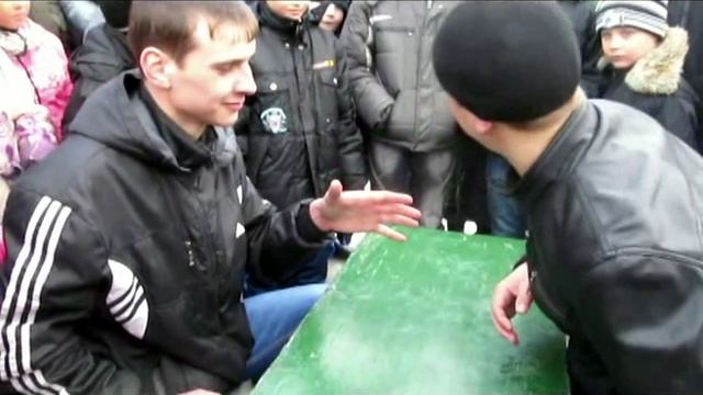 Праздничный армрестлинг