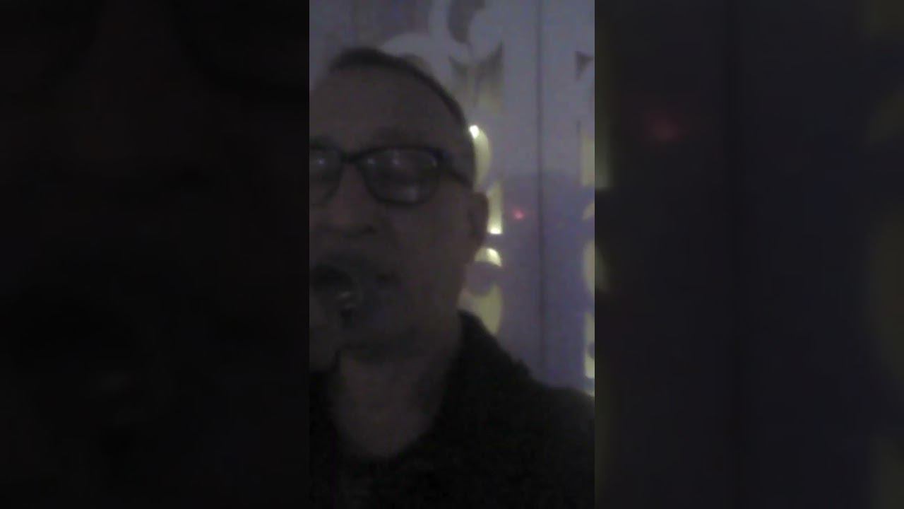 Спел мужик в кафе "Белого лебедя"