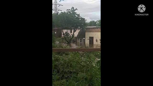 Симфепополь затоплен. Салгир вышел из берегов.