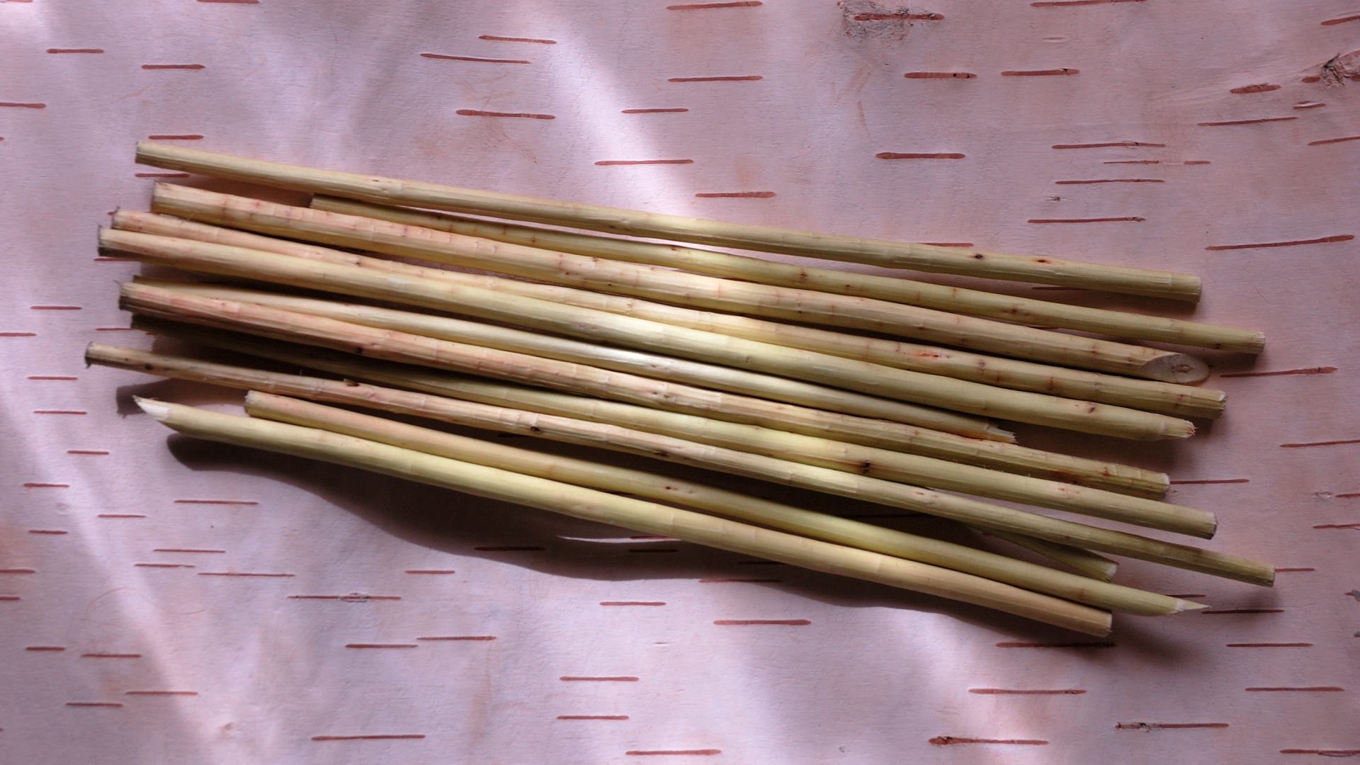 Ось для петель на берестяные изделия. Как я делаю. один из вариантов.