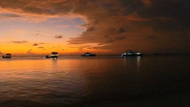 Остров Дангети, Мальдивы. Рыбалка на заходе солнца.