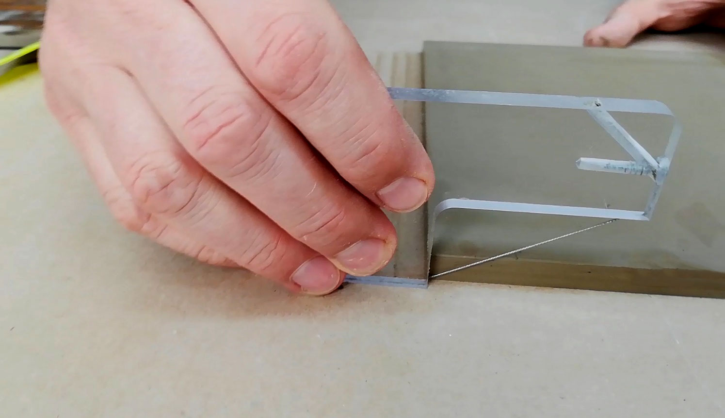 Резак (подрезалка для краев глиняного пласта)