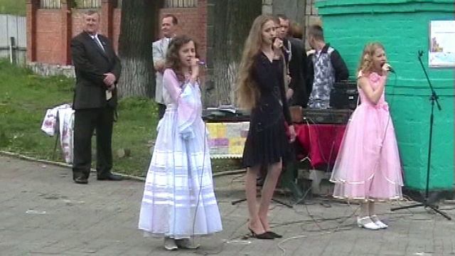 2007.05.09 Митинг и концерт в пос. Александровка  в день победы 14- Песня на щастя