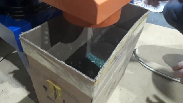 Дробилка дробление ПЭТ ленты на МИ 700  колибровочная сетка 10 мм.mp4