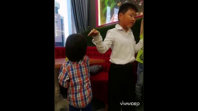 День рождения Антона (8 лет). 5 сентября 2020 г. Семейный ресторан "Зазеркалье"