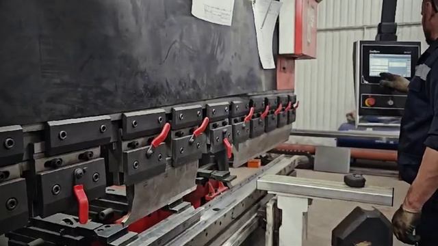 🛠️ Ищете профессиональную услугу гибки металла? У нас есть то, что вам нужно! 💥
