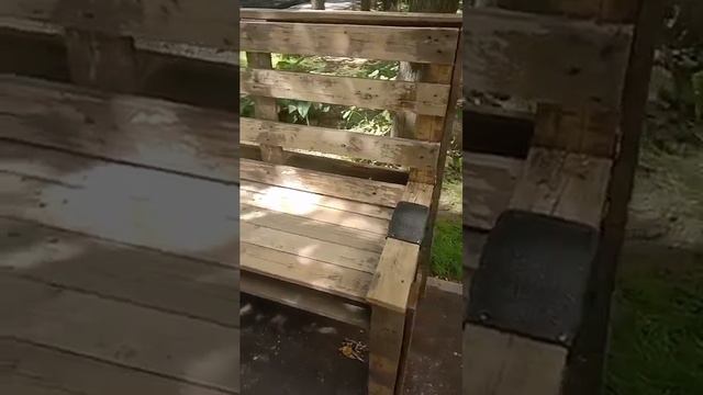 Лавка из деревянных поддонов