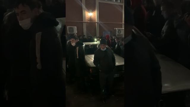 Ночная очередь мигрантов в Калининграде.