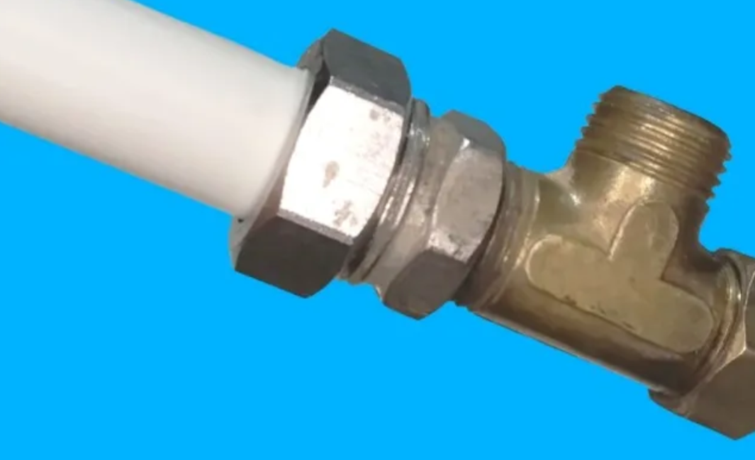 Муфта-американка своими руками из труб ППР для перехода с металла на пластик.