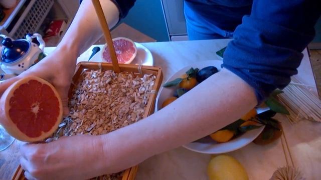 Как сделать вкусный фруктовый конфетный букет.Оригинальный подарок своими руками.