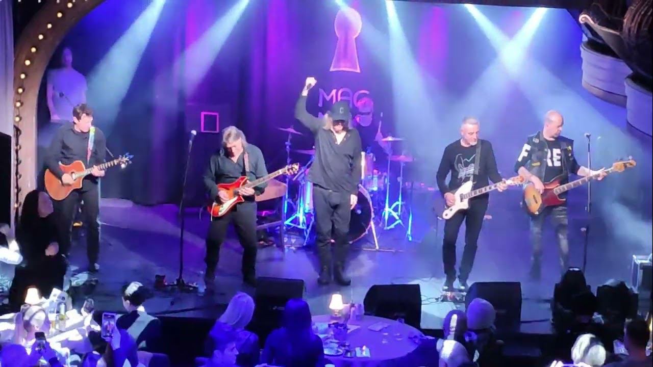 Группа СерьГа, фрагмент живого концерта в одном из музыкалных клубов Москвы, зима 2022 г.