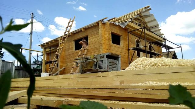 Оконные проёмы в доме из профилированного бруса гребёнка