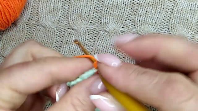 Обвязываем край изделия..mp4