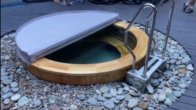 Встроенная купель Barelwood из нержавеющей стали с декоративной отделкой лиственницей