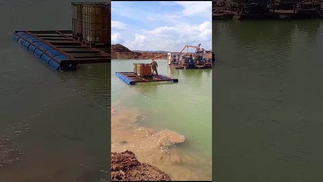 Заправка земснаряда соляркой.