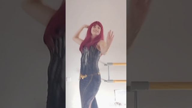 Ариэль избавилась от хвоста