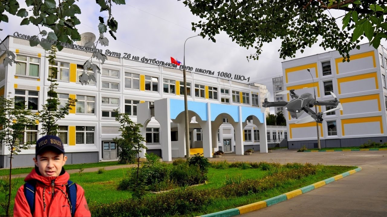 Осенний полёт квадрокоптера Syma Z6 в 2022 над футбольным полем школы 1080, ШО-1