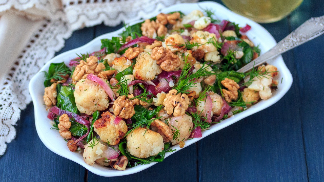 🥗 Теплый салат из запеченной цветной капусты — рецепт постного ужина на каждый день!