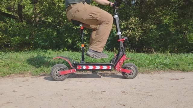 Электросамокат iBalance Athlet демонстрация работы задней пневмоподвески