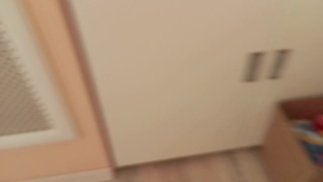 Милка играет со своей подругой Карамелькой