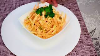 Легкий фитнес-салат из моркови и грецких орехов. Готовится за 10 минут.