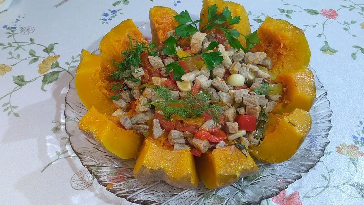 Тыква с мясом в духовке.