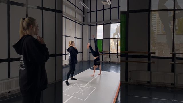 Воскресная акробатика в студии АС