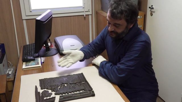 Печная дверца из бани баронов Николаи. Трансляция из хранилища музейных предметов парка Монрепо.mp4