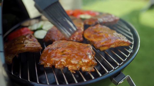 Napoleon Charcoal Kettle Grill - NK18LEG