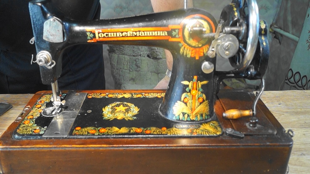 Мои старые-старые-старые швейные машины.......mp4