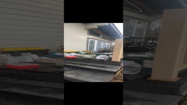 Монтаж ограждения Русдекинг. Монтаж ступенек Деревпопласт и ограждения на лестницу