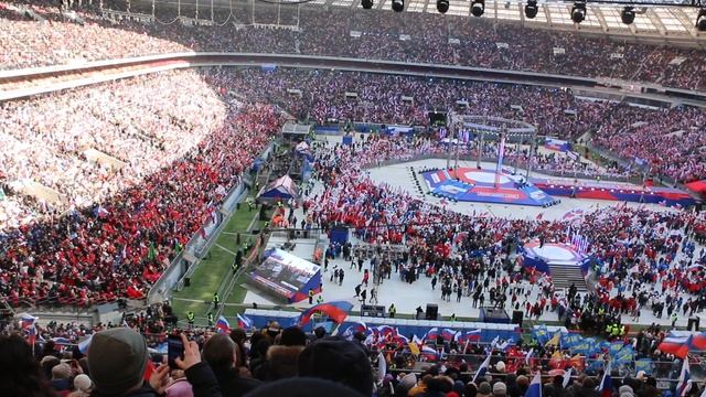 Севастополь на связи. Концерт-митинг в «Лужниках», посвящённый Дню воссоединения Крыма с Россией.