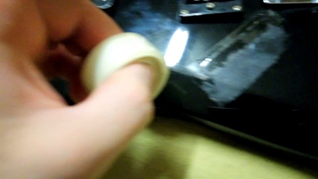 Как правильно снимать наклейки с Гитары