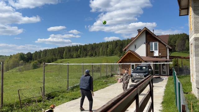 Волейбол и баскетбол с биглем в Усадьбе 😃