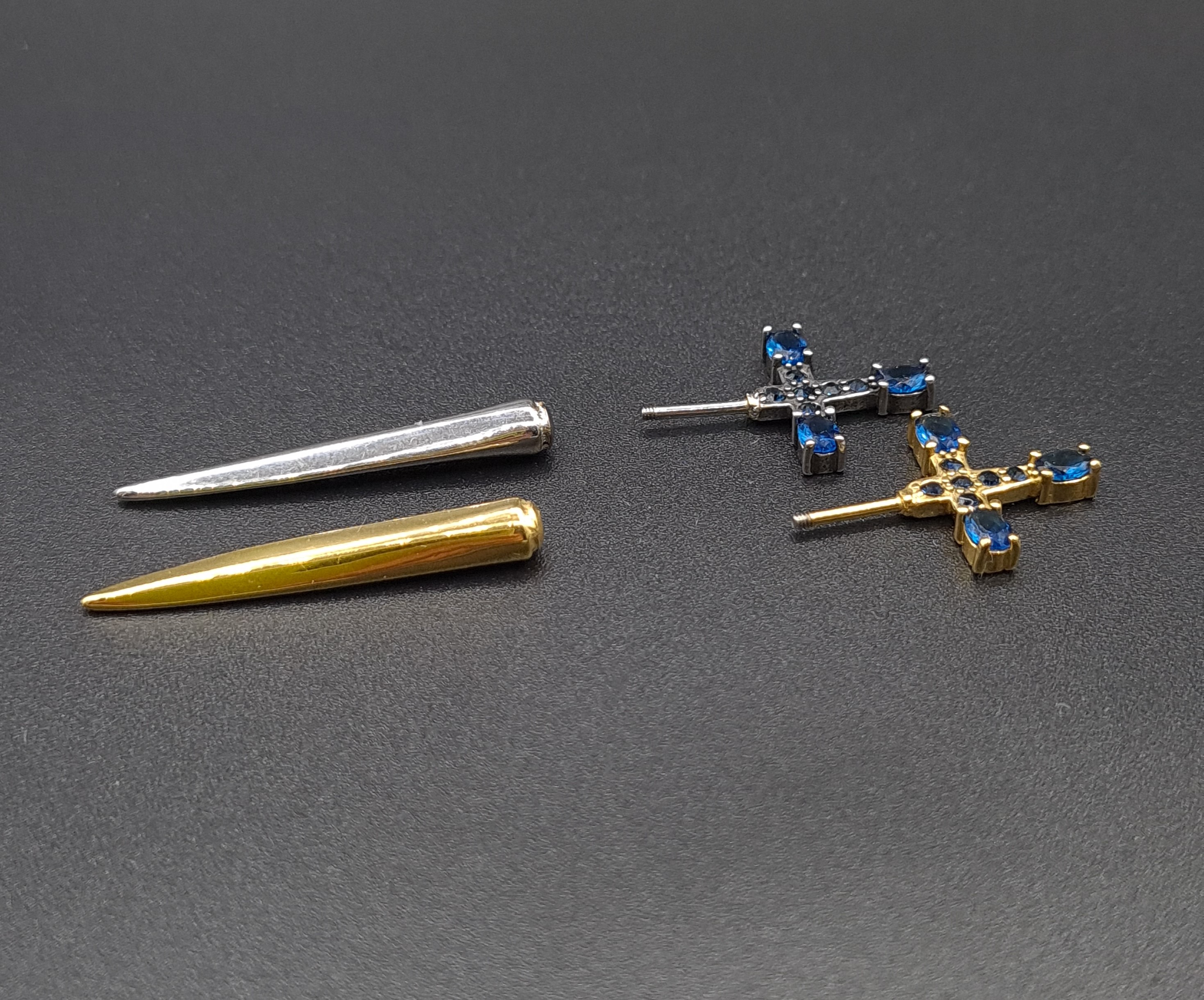 Моносерьга "Кинжал с россыпью камней на рукоятке" от StarfallShop