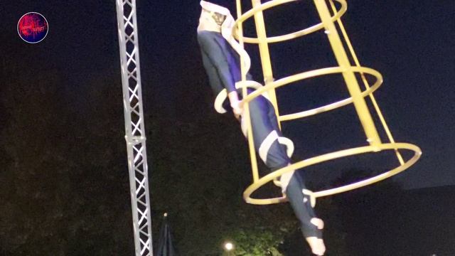 Пробуждение Змеи. Выступление воздушных гимнастов.