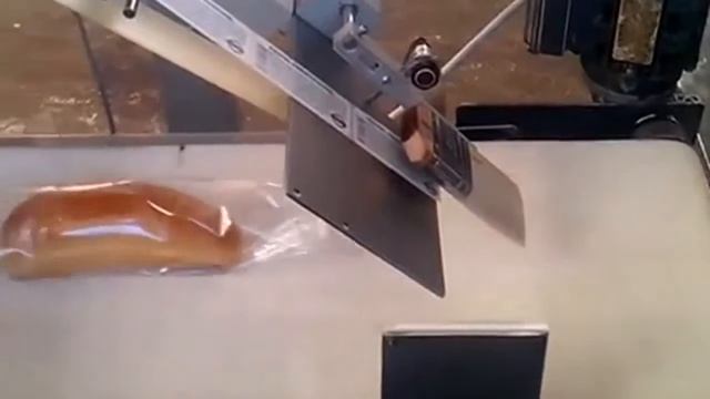 Этикетировка упаковох с хлебо-булочными изделиями-(720p25).webm