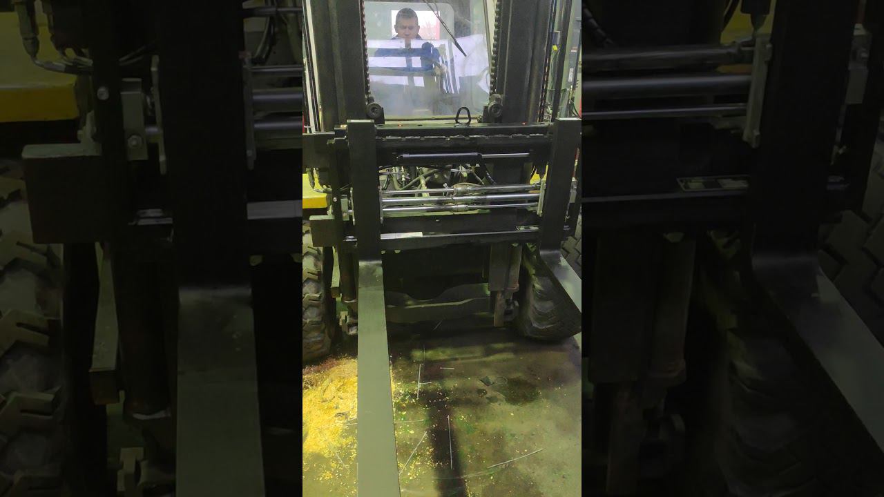 Позиционер вил со встроенным устройством бокового смещения вил